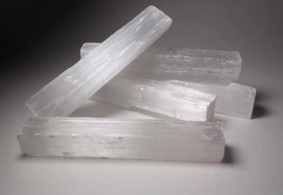 What is selenite crystal, how to use it and its benefits?